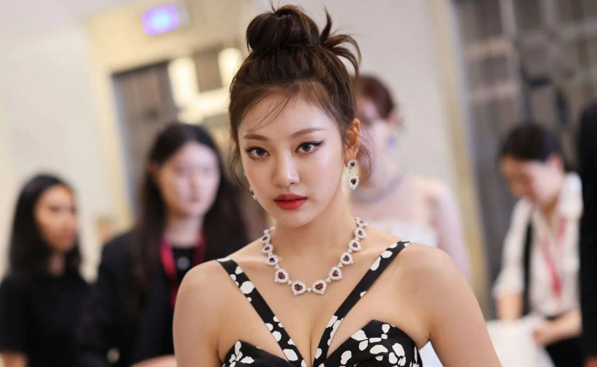 aespa's NingNing Is Versace's Newest Global Brand Ambassador - The ...